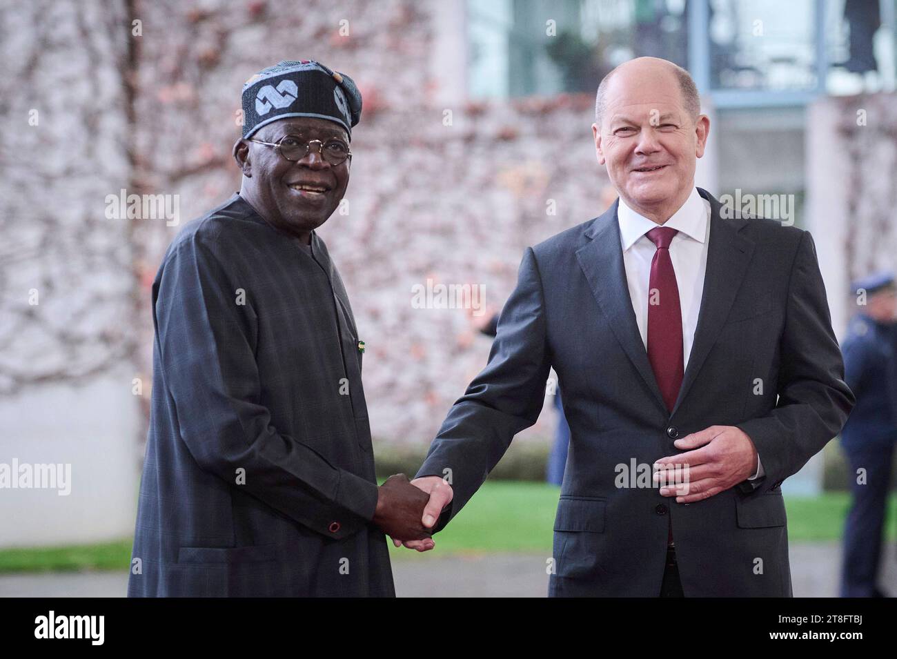 Berlin, Vorfahrt der Teilnehmer zum Compact with Africa im Bundeskanzleramt Bundeskanzler Olaf ...