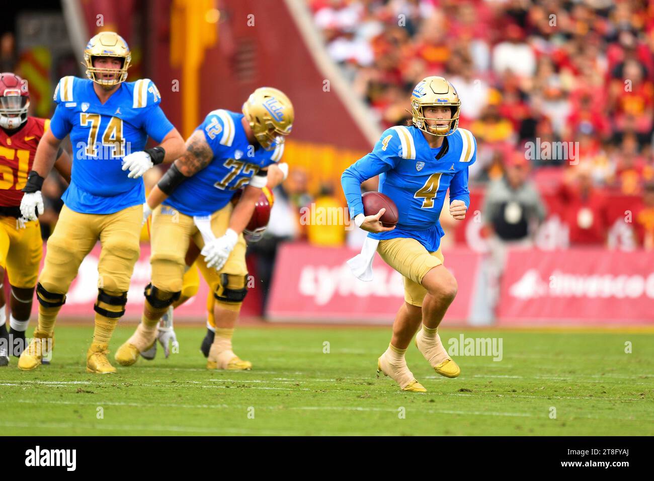 LOS ANGELES, CA - NOVEMBER 18: UCLA Bruins quarterback Ethan Garbers (4 ...