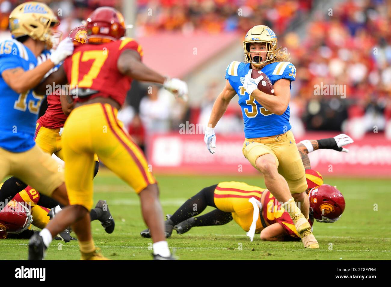 LOS ANGELES, CA - NOVEMBER 18: UCLA Bruins running back Carson Steele ...