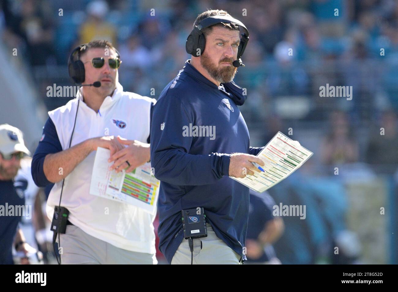 Tennessee Titans offensive coordinator Tim Kelly, right, and head coach ...