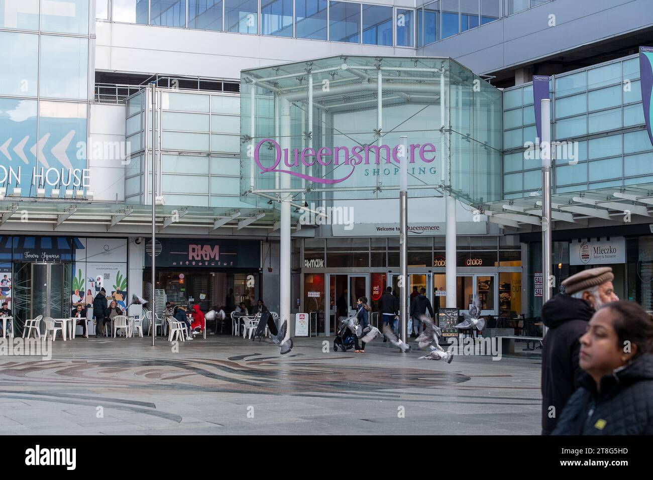 Slough, UK. 20th November, 2023. Queensmere Shopping Centre off Slough ...