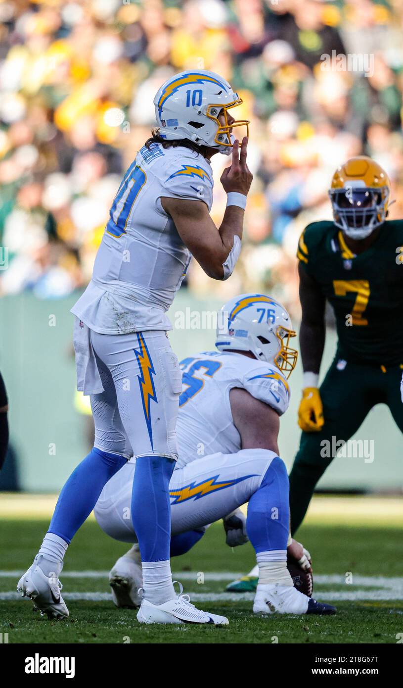 Los Angeles Chargers quarterback Justin Herbert (10) calls a play ...