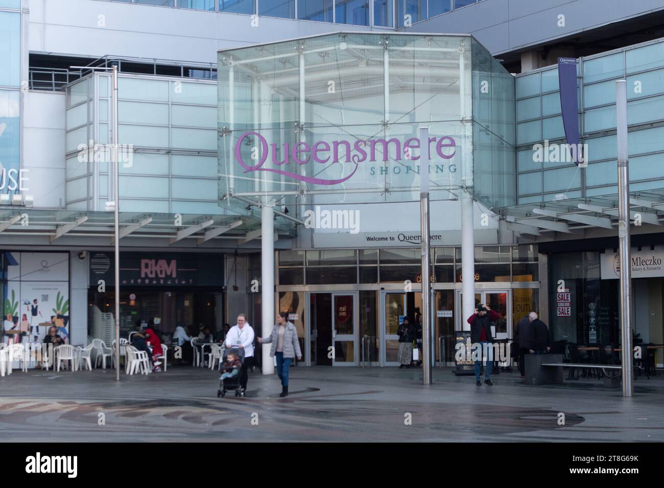 Slough, UK. 20th November, 2023. Queensmere Shopping Centre off Slough ...