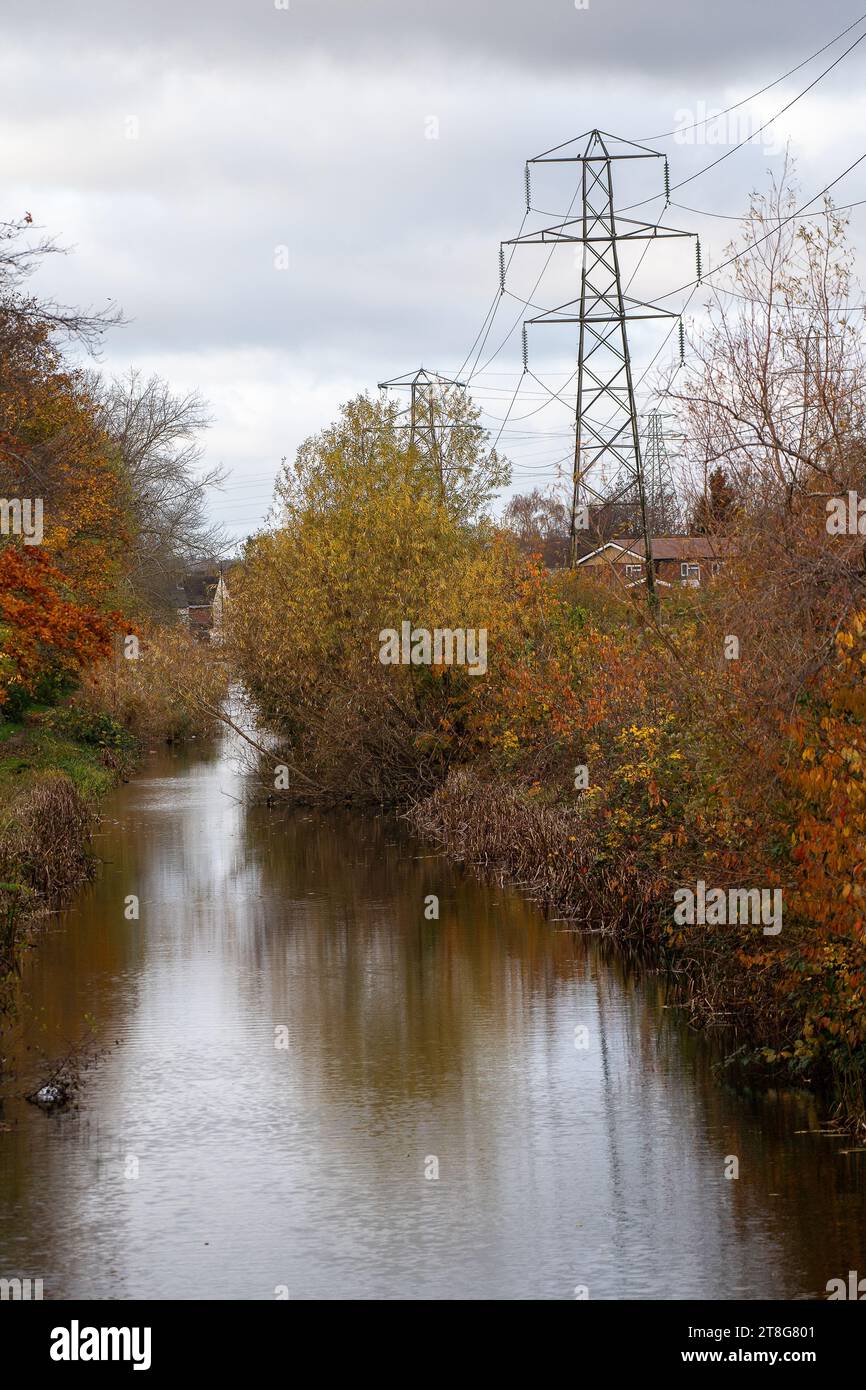Slough, UK. 20th November, 2023. The Grand Union Cancal that runs ...