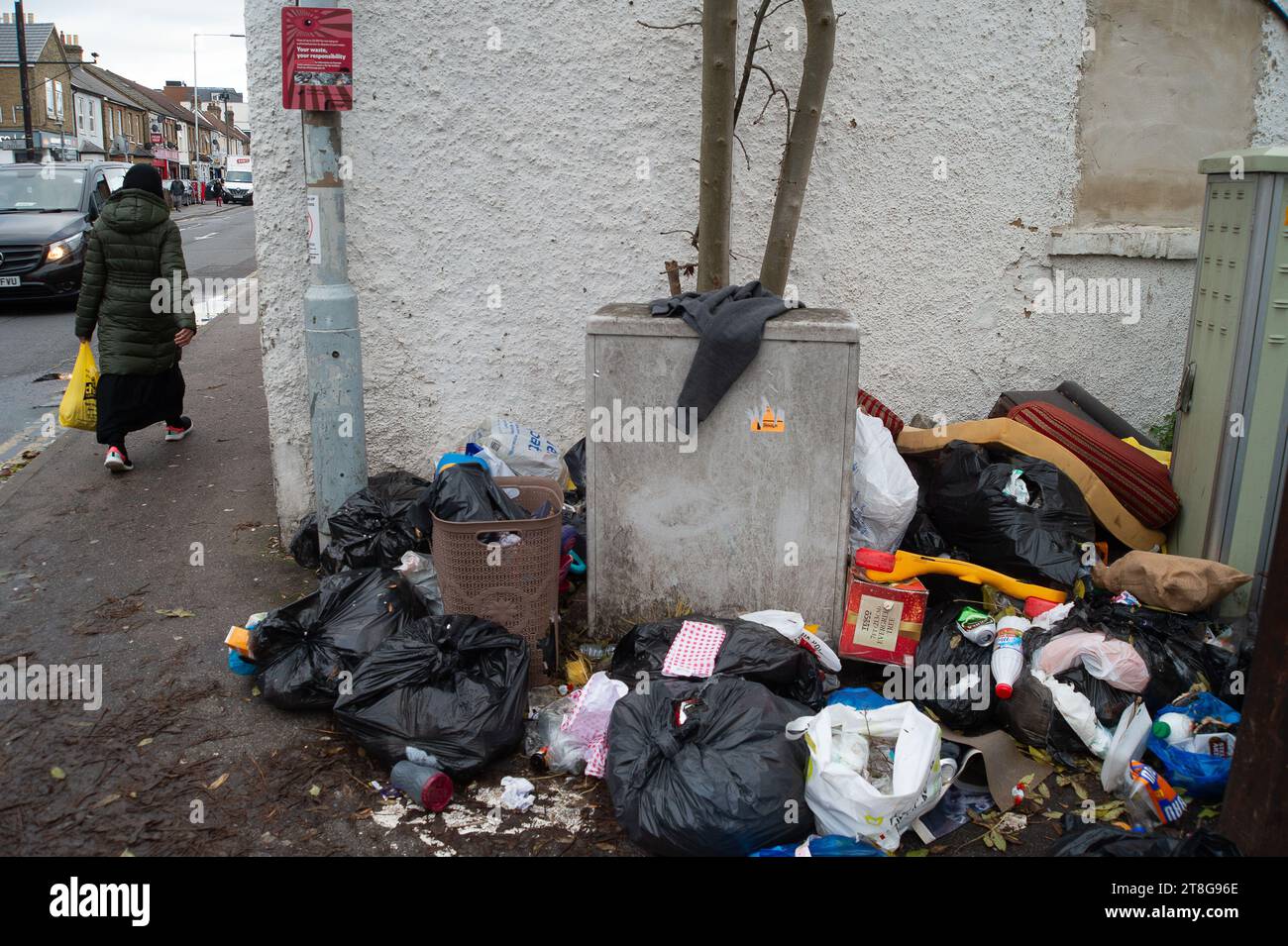 Slough, UK. 20th November, 2023. Rubbish and fly tipping in Chalvey ...