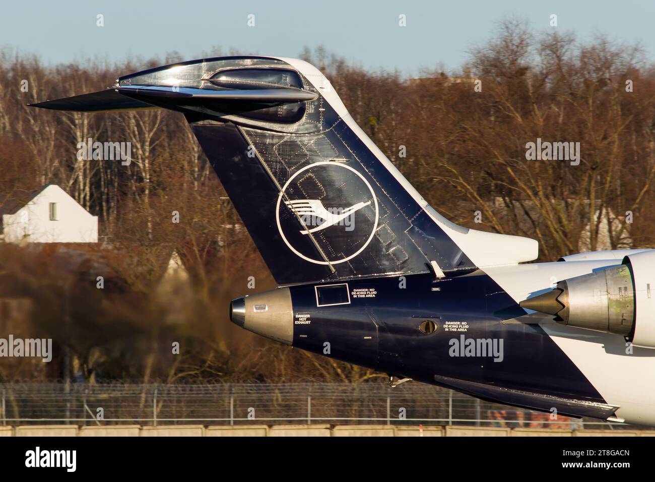Blue jet bombardier aerospace hi-res stock photography and images - Alamy