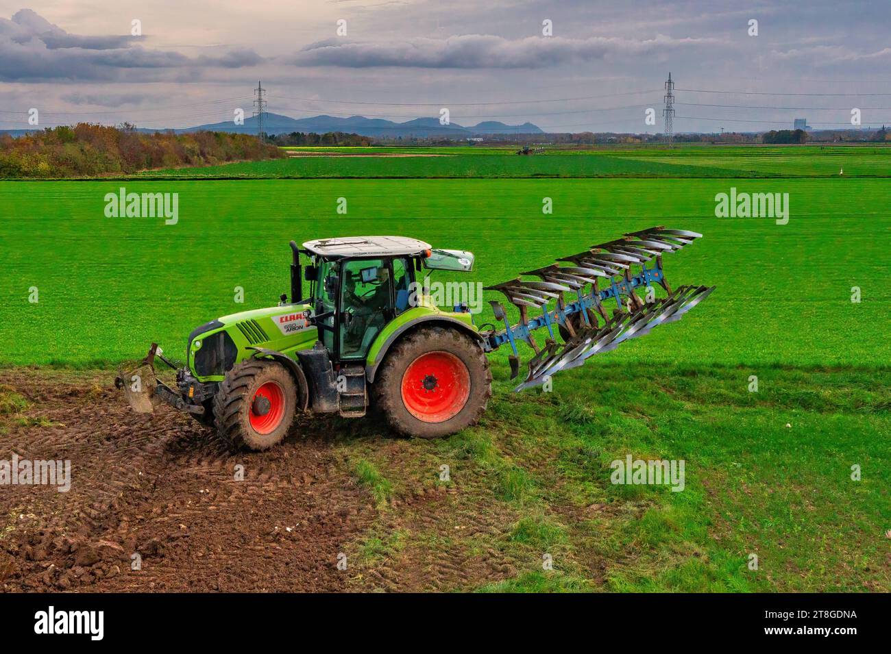 Moderner traktor hi-res stock photography and images - Alamy