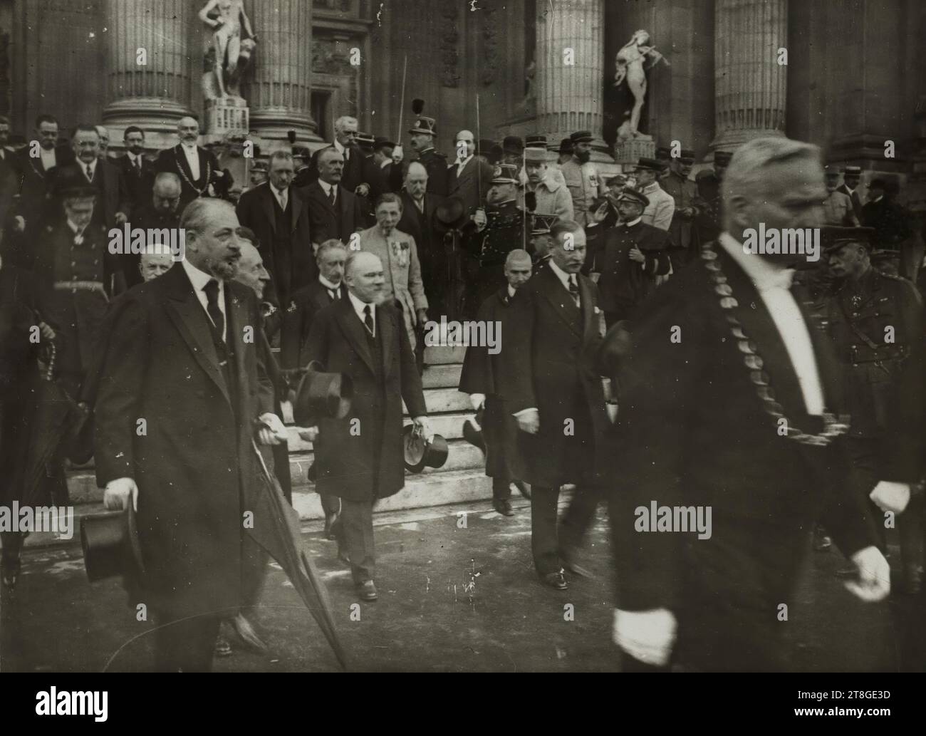 Review of July 14, 1916: the president exiting the grand palace ...