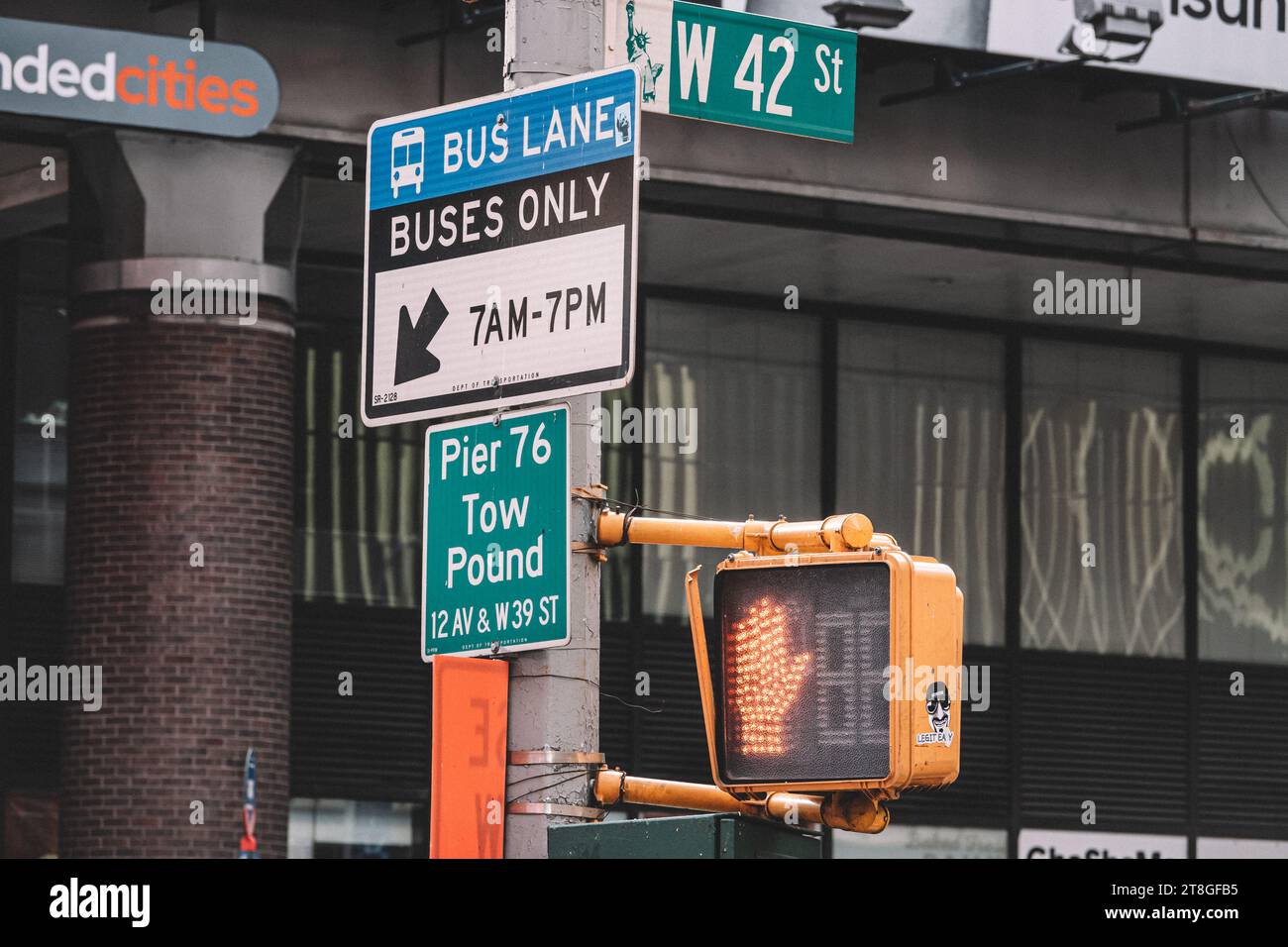 Stop traffic light in New York Stock Photo - Alamy