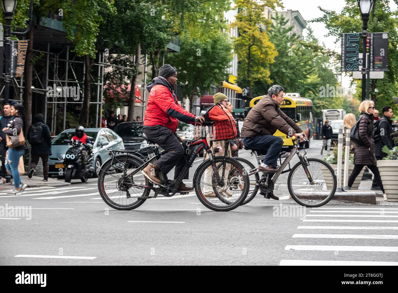 People on bikes through the streets of New York Stock Photo - Alamy
