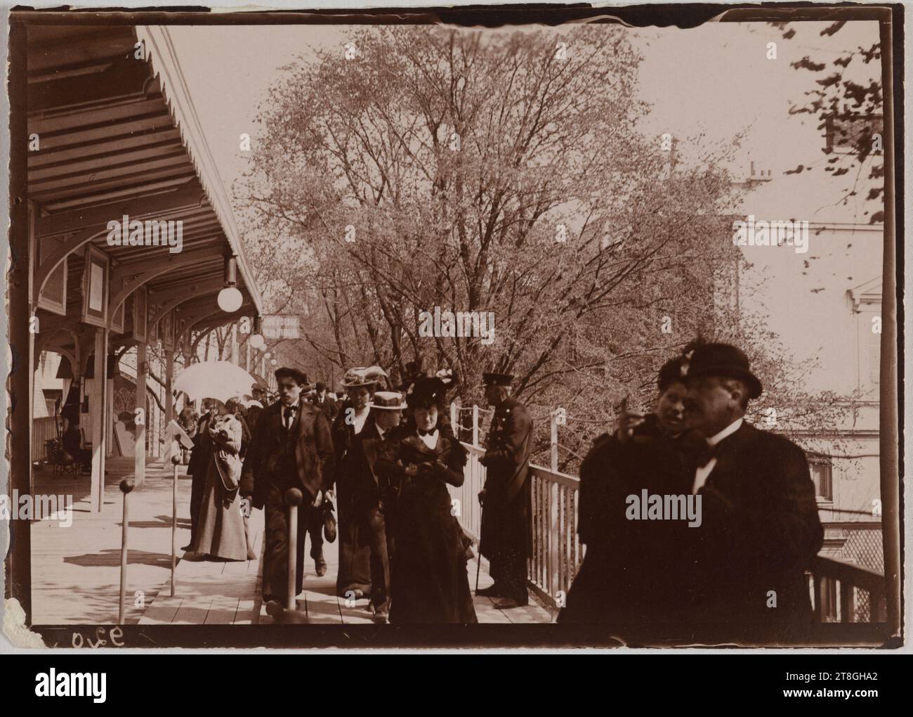 Sur le trottoir roulant hi-res stock photography and images - Alamy