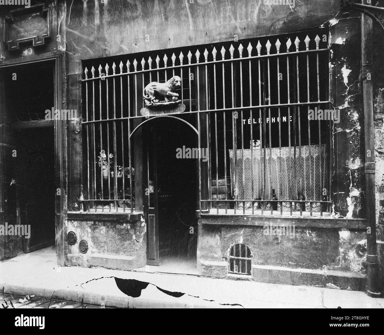 Cabaret au lion d hi-res stock photography and images - Alamy