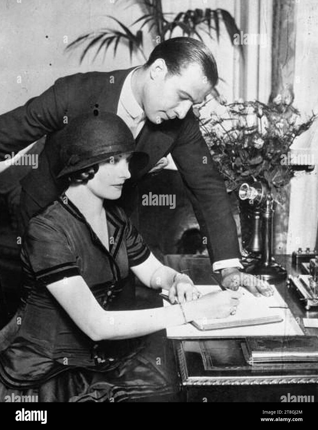 Rudolph Valentino, Natacha Rambova, 1923 Stock Photo - Alamy