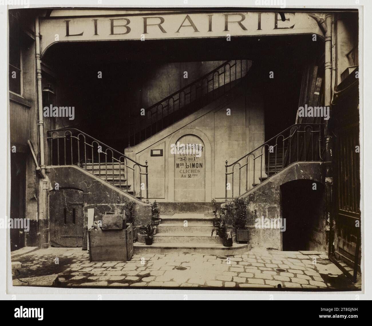 28 rue bonaparte dependent hi-res stock photography and images - Alamy