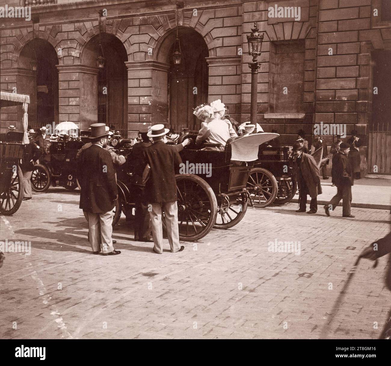 Two women back to back height hi-res stock photography and images - Alamy