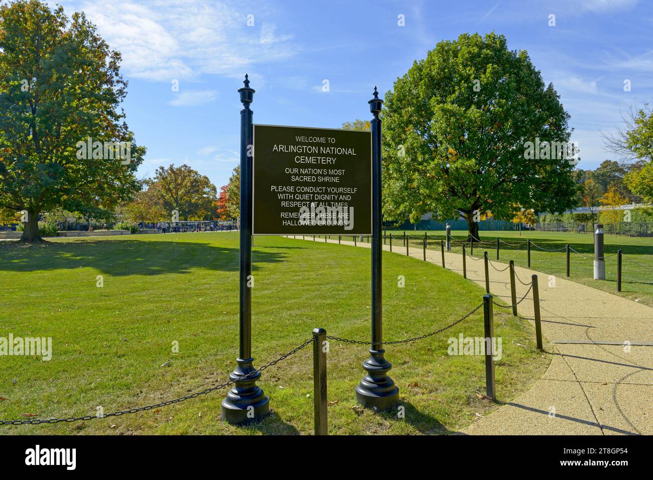 Welcome sign and rules at the entrance to Arlington Cemetery in ...
