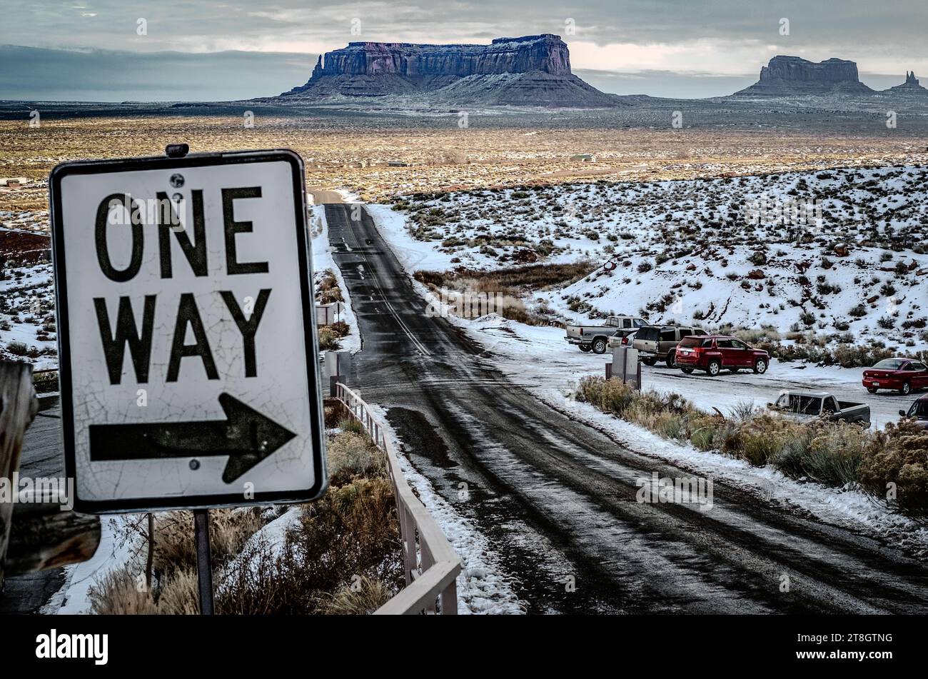 One way road sign hi-res stock photography and images - Alamy