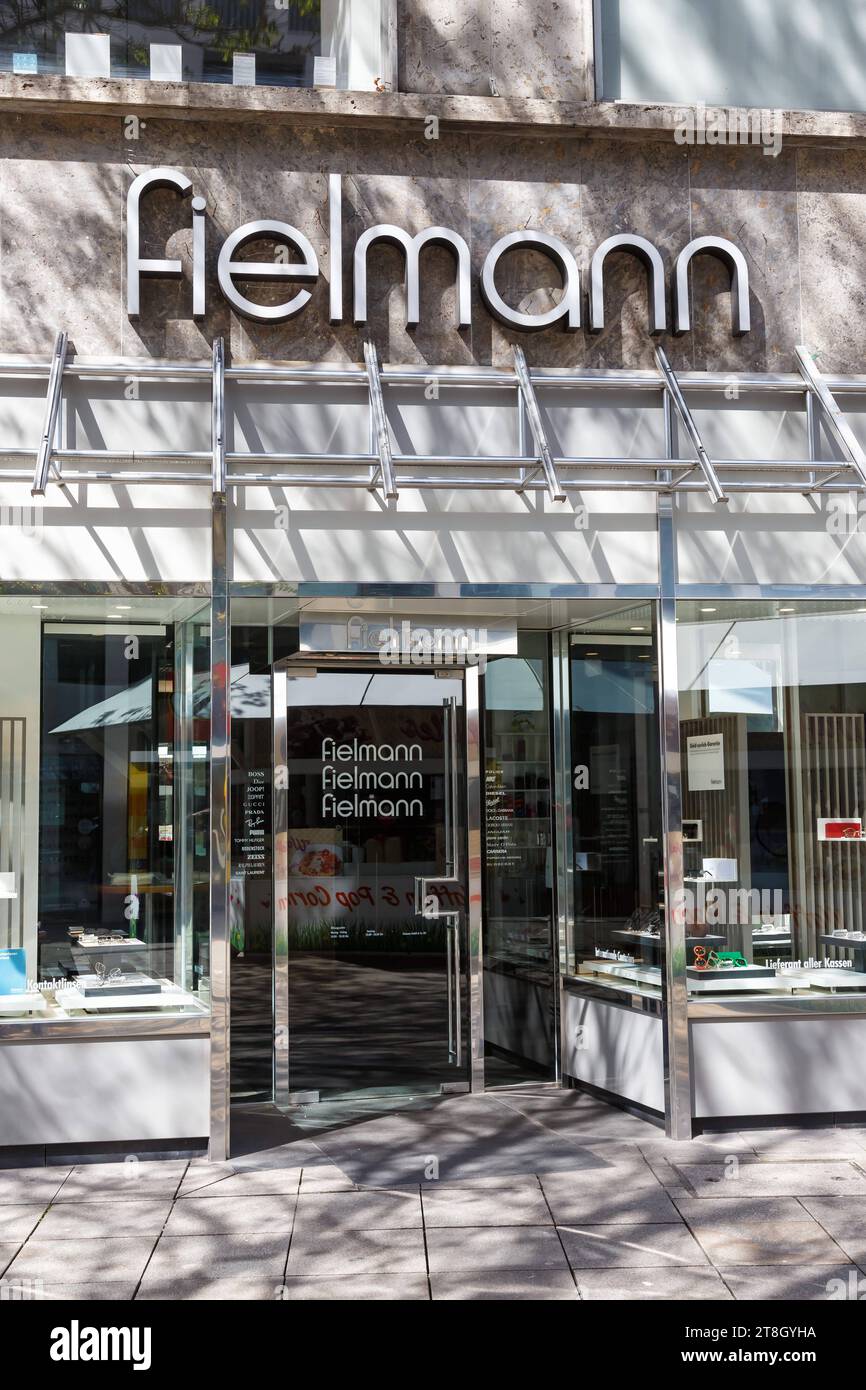 Fielmann logo hi-res stock photography and images - Alamy