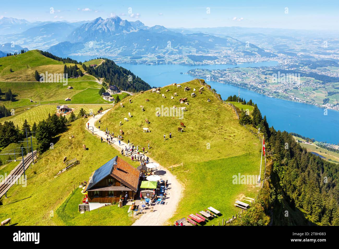 Blick vom Berg Rigi auf Stadt Luzern, Vierwaldstättersee und Pilatus ...