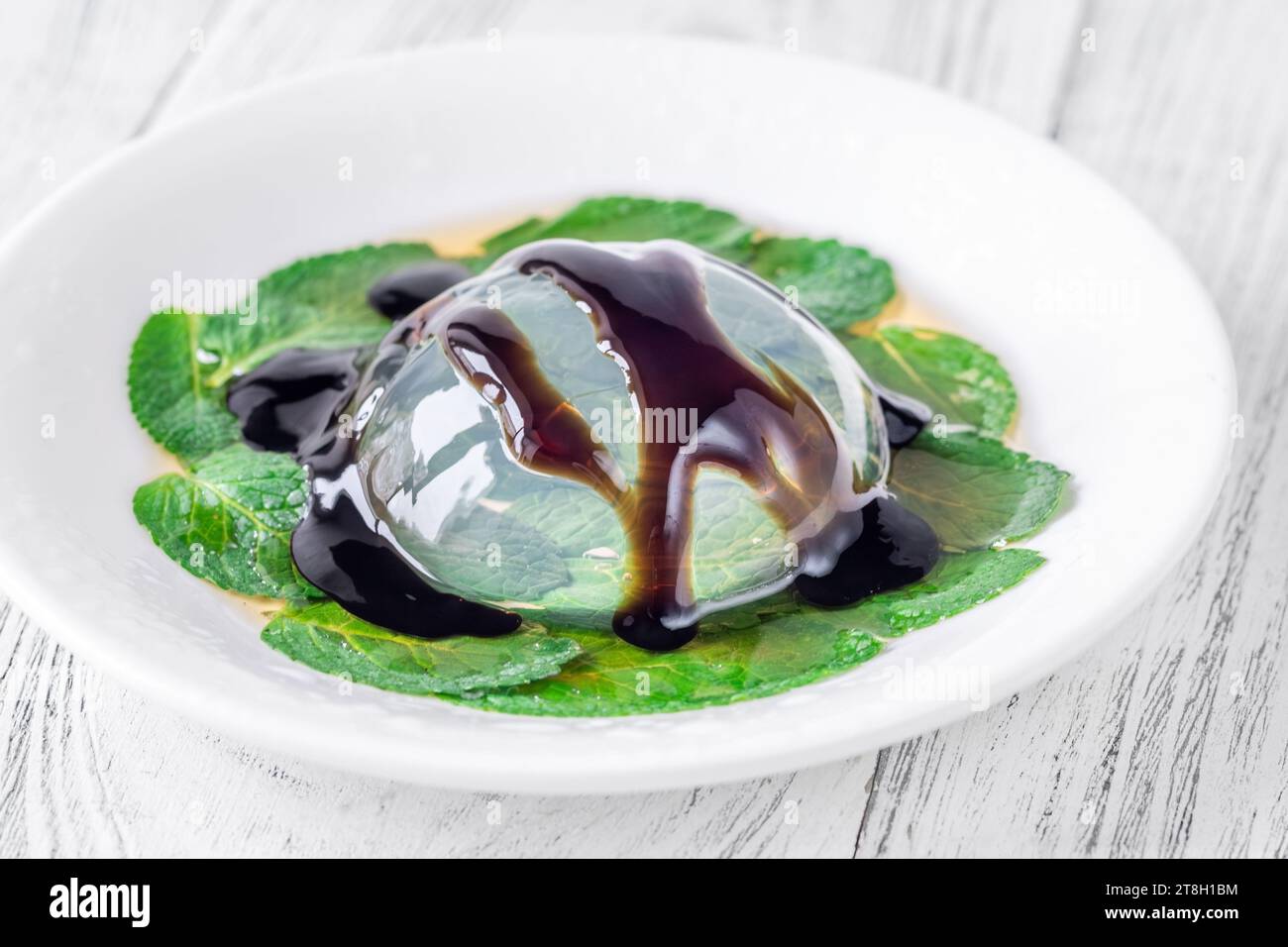 Raindrop cake hi-res stock photography and images - Alamy