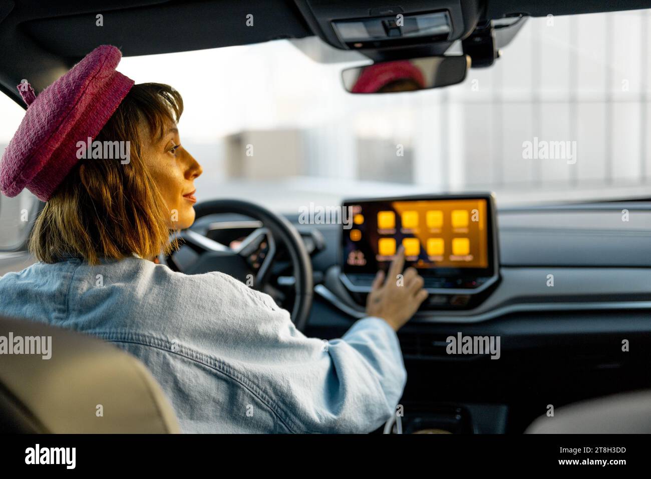 Woman use a touchscreen while driving car Stock Photo - Alamy