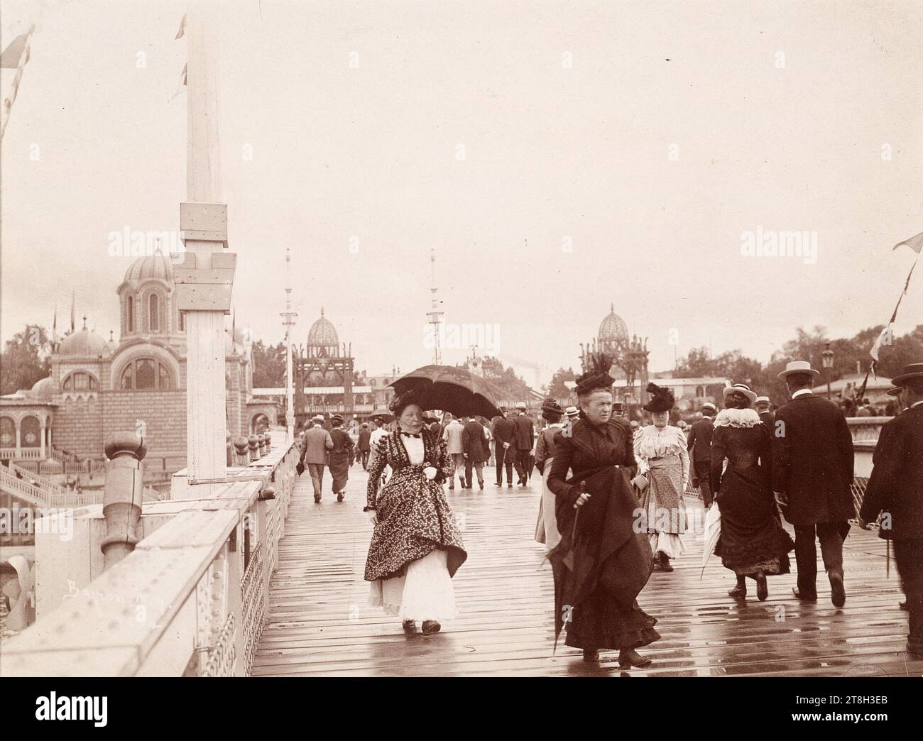 Figures de pont hi-res stock photography and images - Alamy