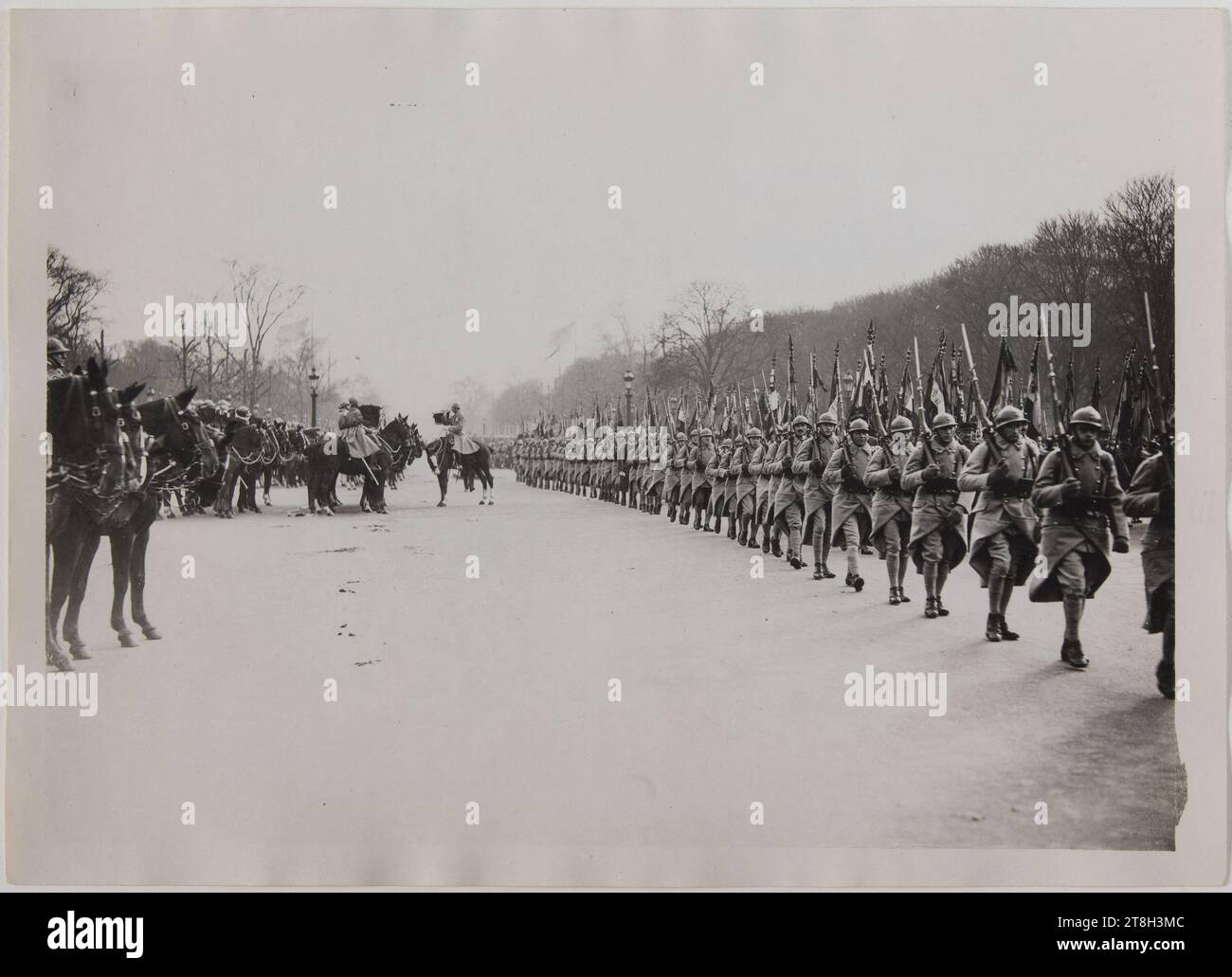 Anniversary of the Armistice on November 11, 1931, avenue des Champs ...