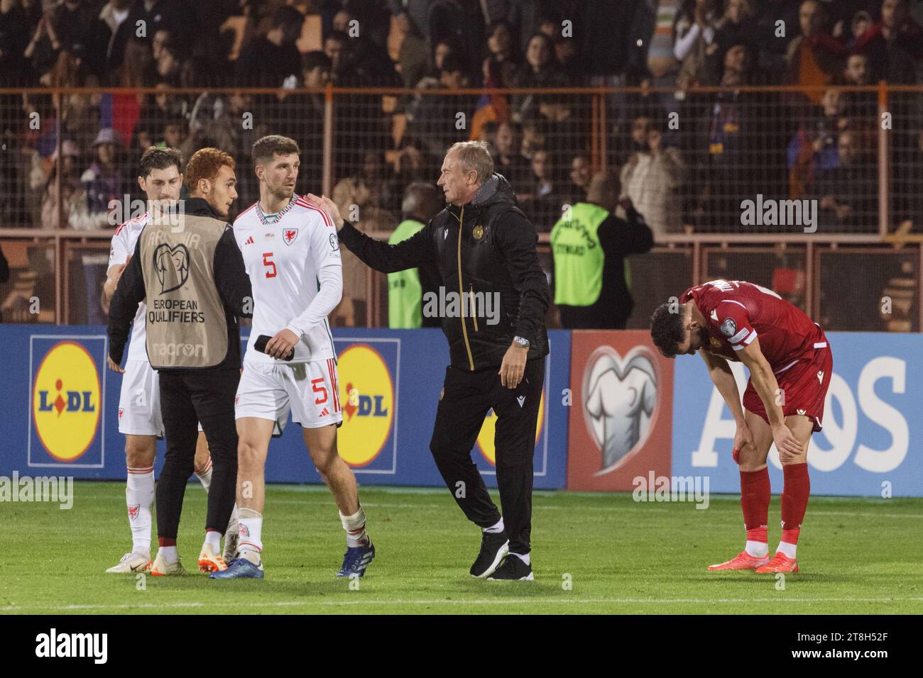 Animated dispute hi-res stock photography and images - Alamy