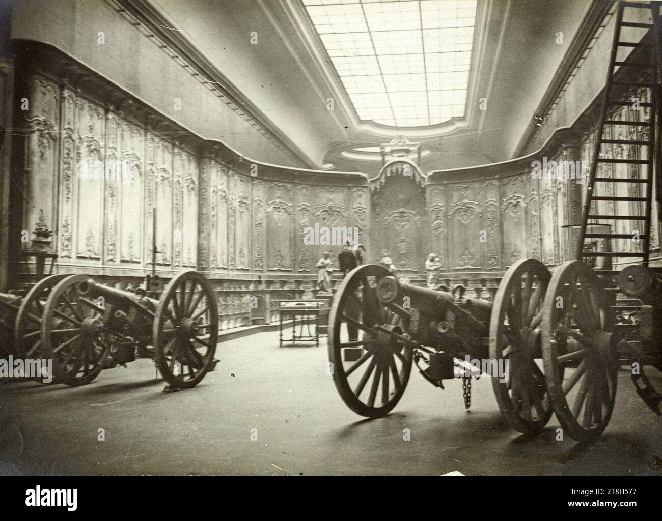 Canons given hi-res stock photography and images - Alamy