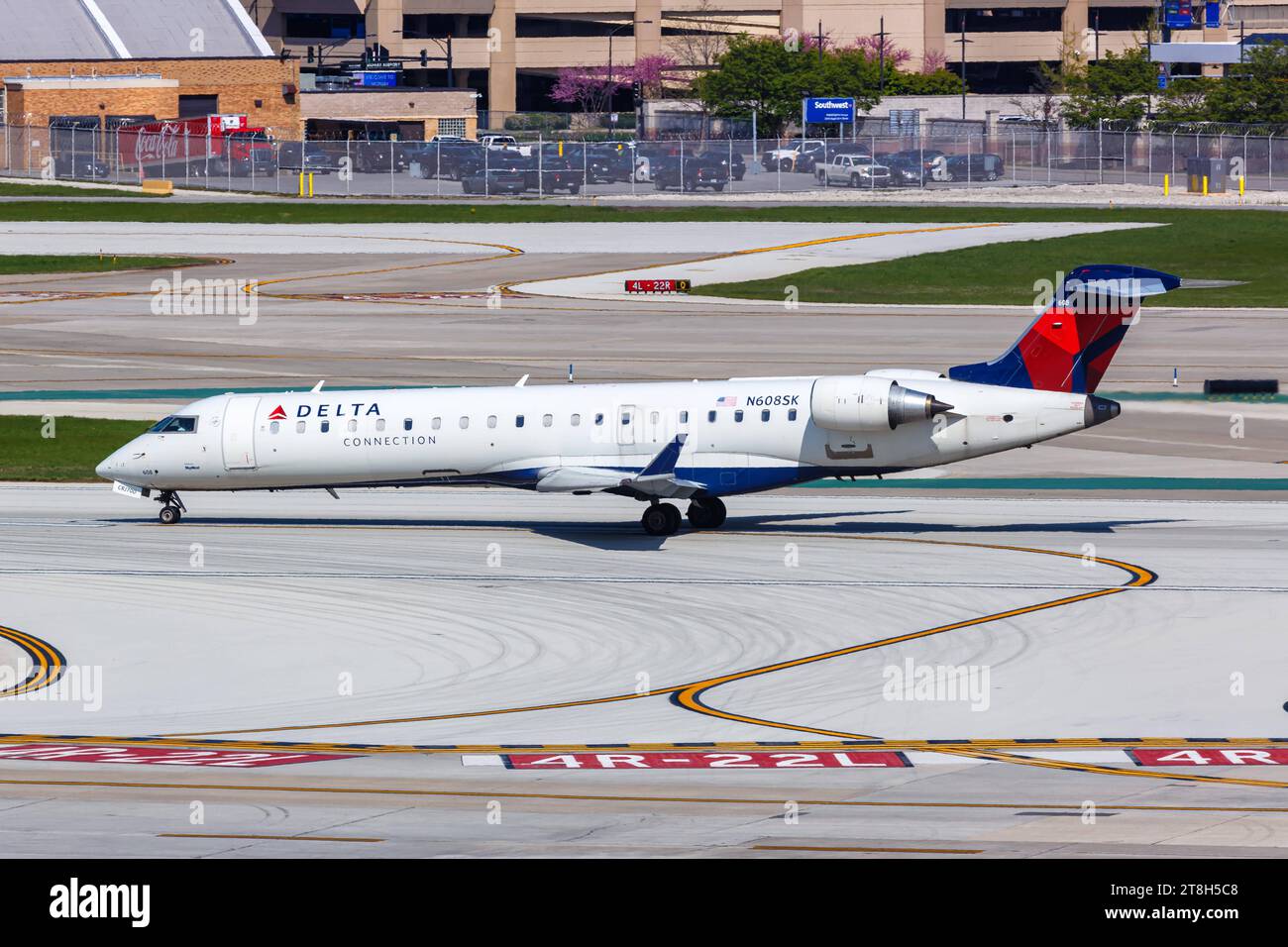 Delta connection aircraft hi-res stock photography and images - Alamy