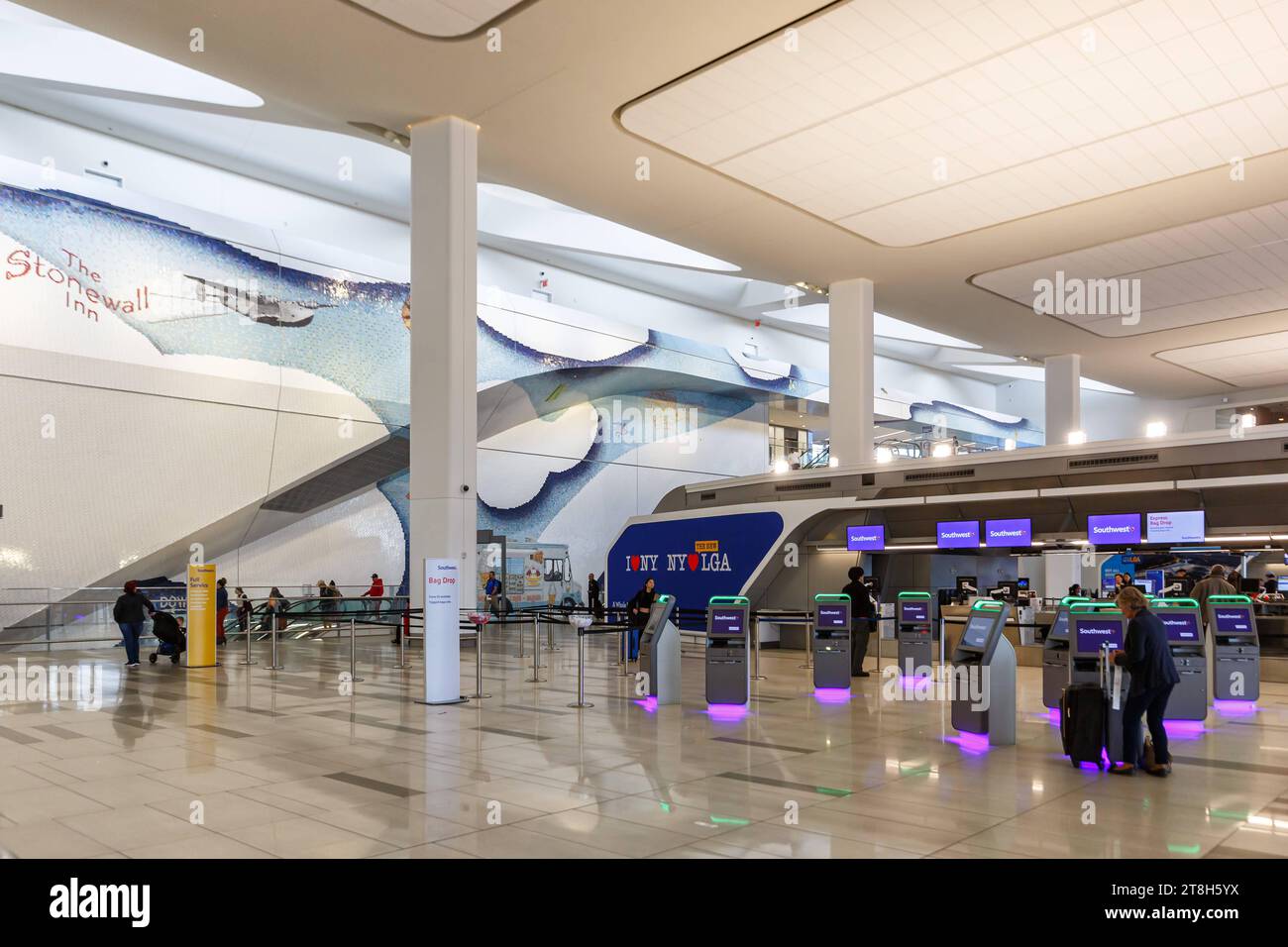 Laguardia airport lga terminal hi-res stock photography and images - Alamy