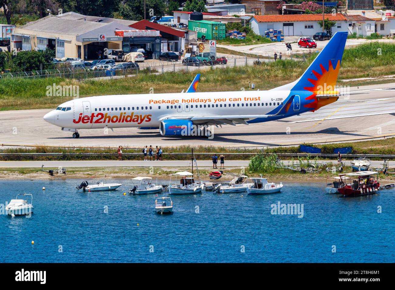 Jet2 Boeing 737-800 Flugzeug Flughafen Skiathos in Griechenland ...