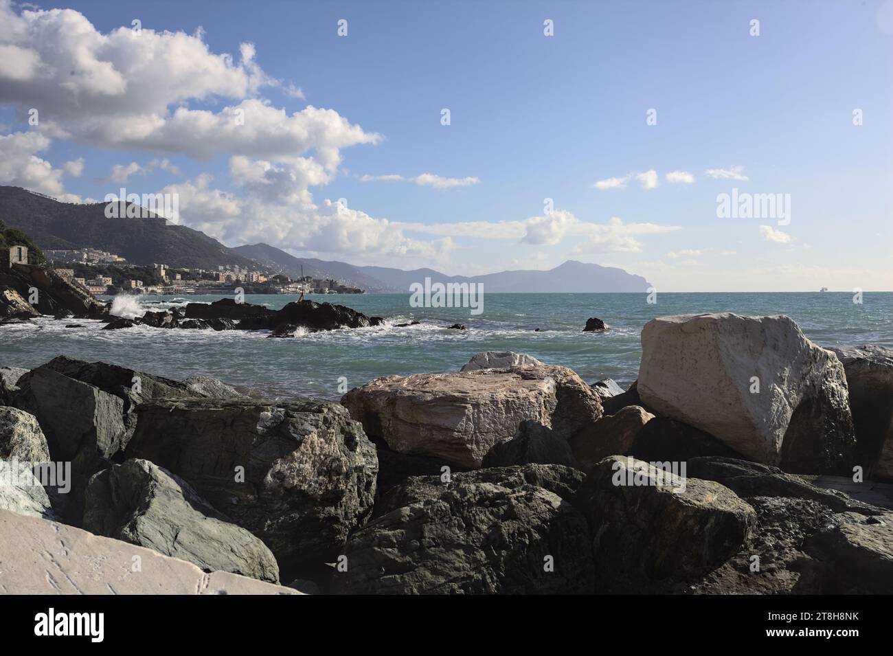 Boulder stone breakwater hi-res stock photography and images - Alamy