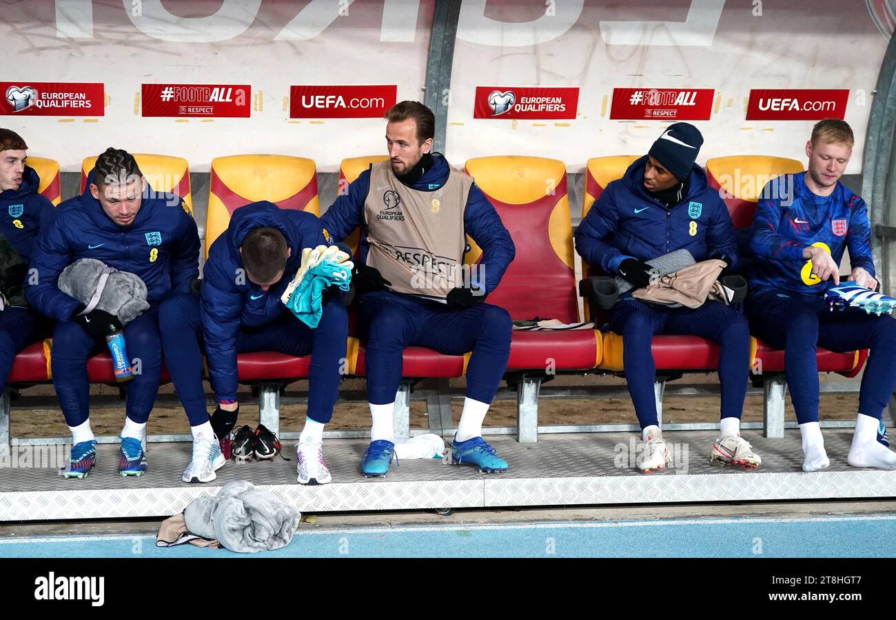 Left to right, England's Cole Palmer, Kalvin Phillips, Sam Johnstone ...