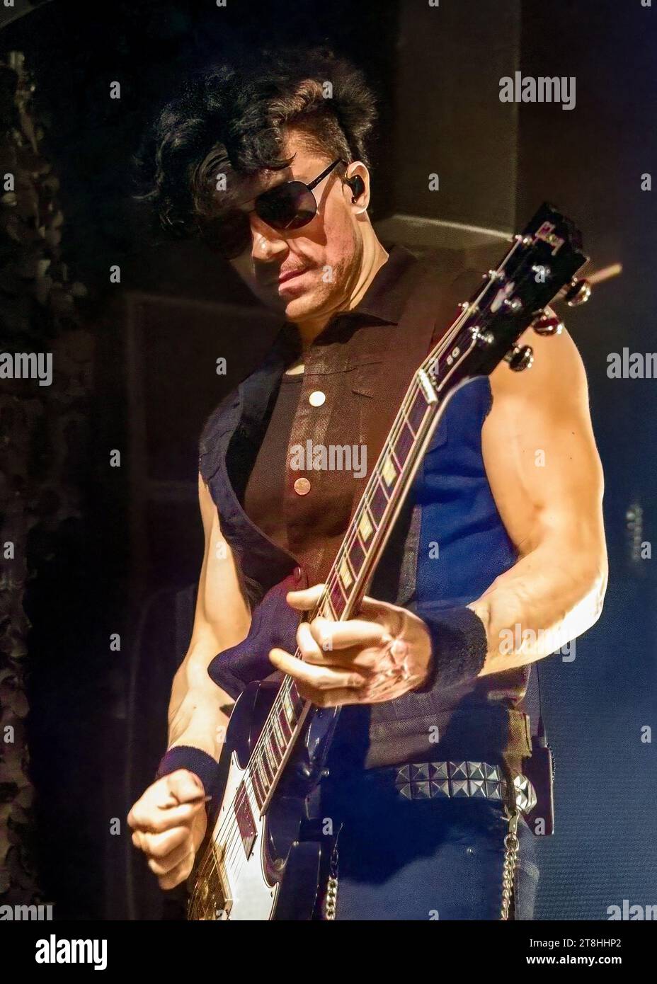 Sisters of mercy guitar hi-res stock photography and images - Alamy