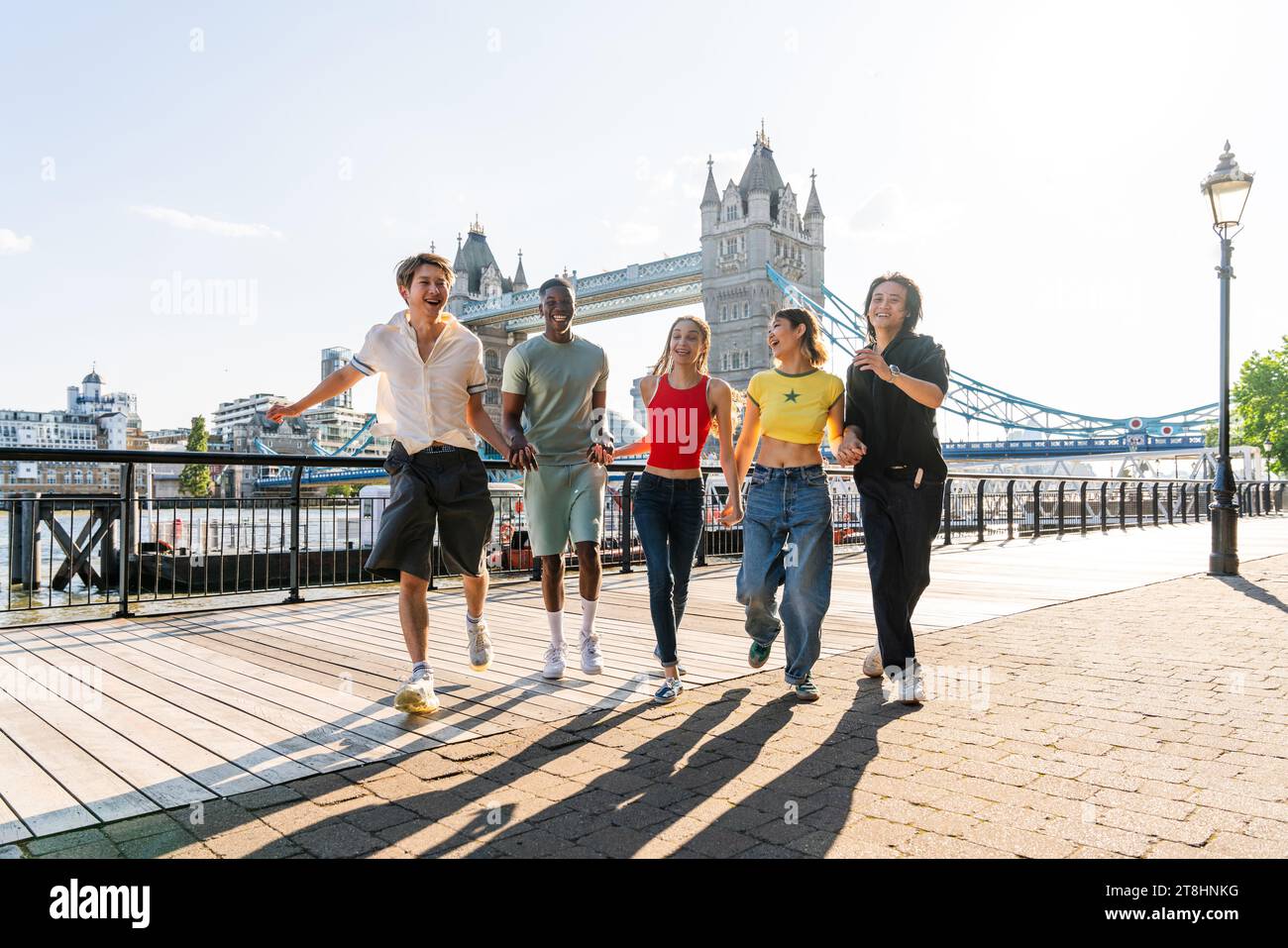 Group students london tower bridge hi-res stock photography and images ...