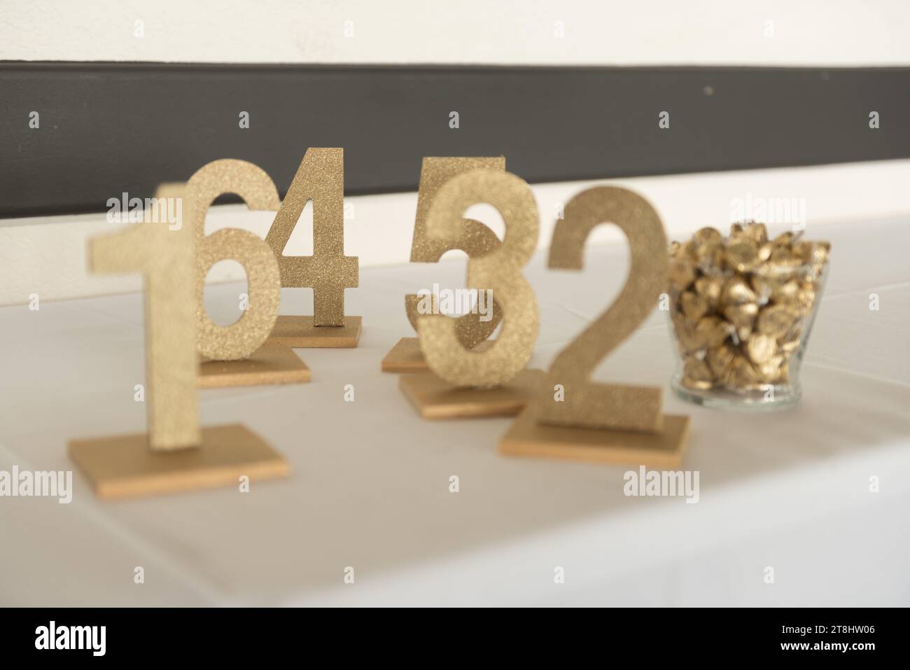 Gold metal number hi-res stock photography and images - Alamy