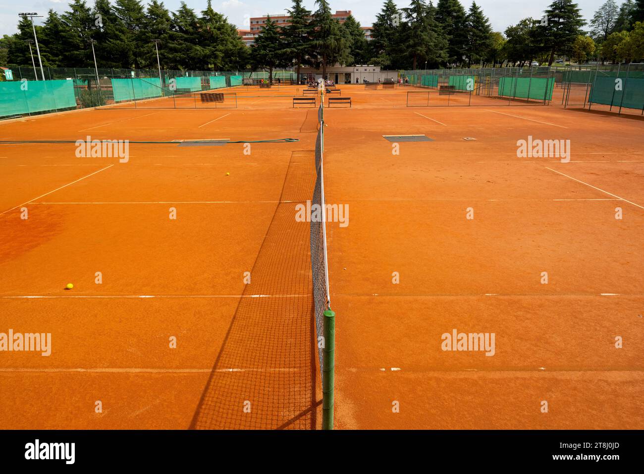 Tennis court outside hi-res stock photography and images - Alamy