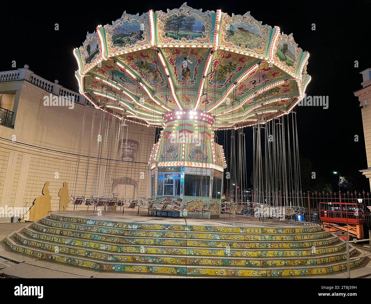 Kettenkarusell im Prater - Wien 20.11.2023: Wien *** Chain carousel in ...