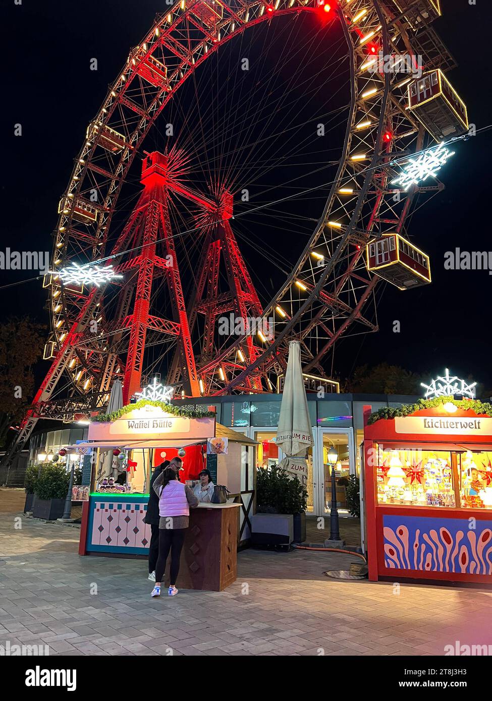 Wiener Riesenrad im Prater auf den Wintermarkt - Wien 20.11.2023: Wien ...