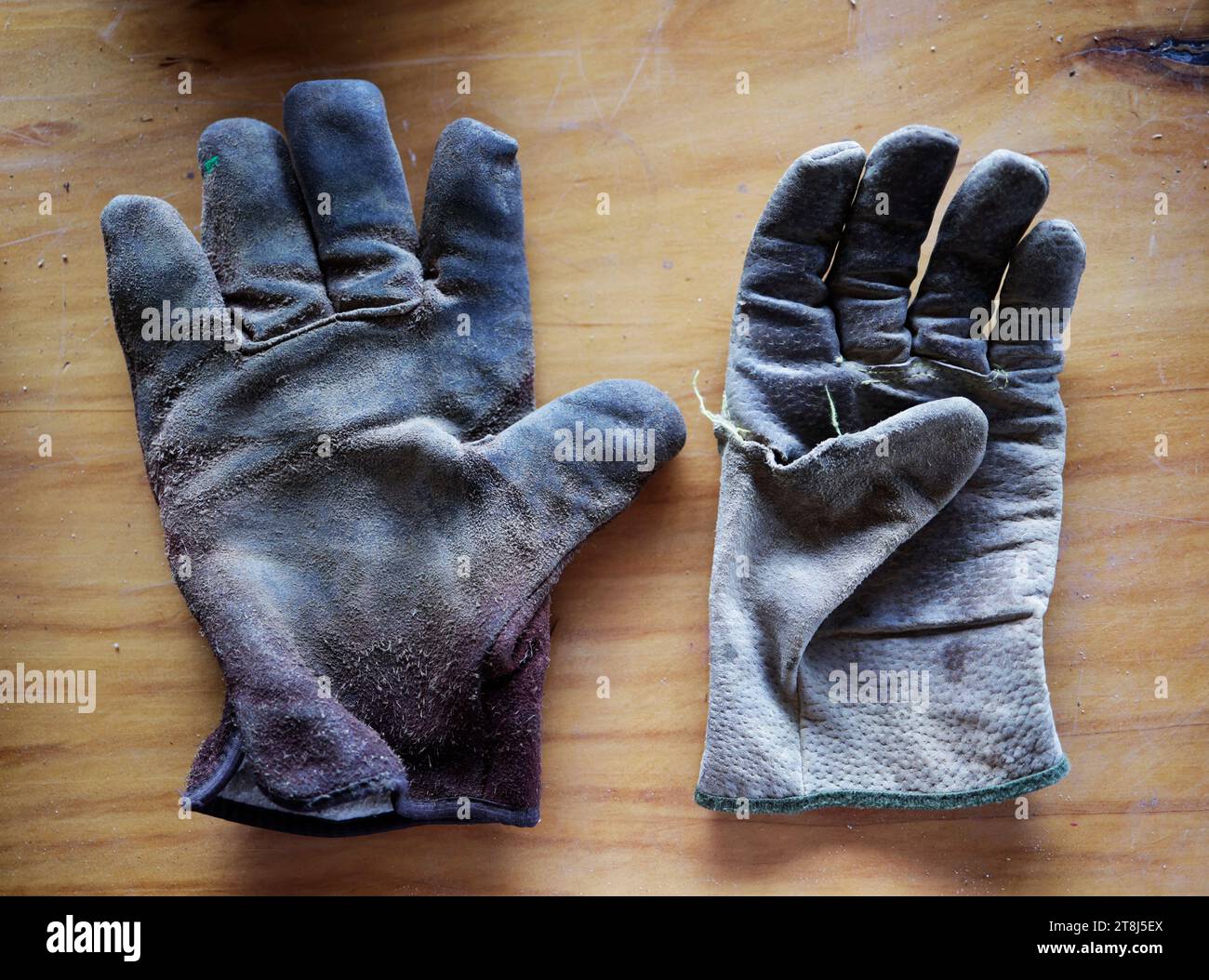 Work worn hands hi-res stock photography and images - Alamy