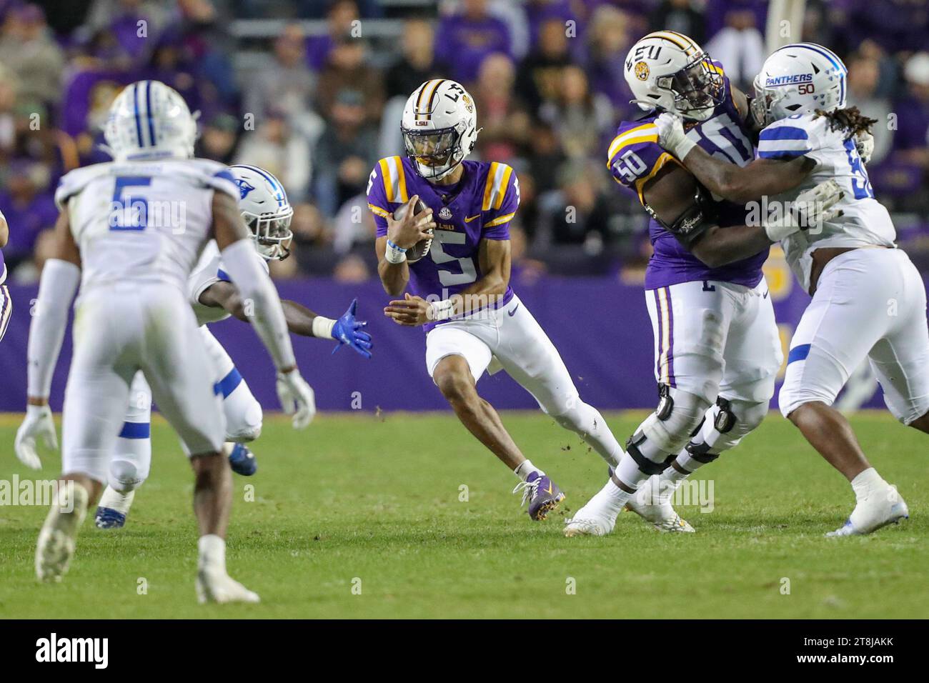 November 18, 2023: LSU quarterback Jayden Daniels (5) looks for a ...