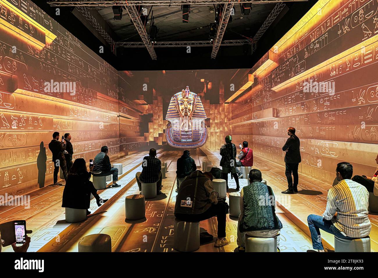 Giza, Egypt. 20th Nov, 2023. People visit Tutankhamun - The Immersive ...