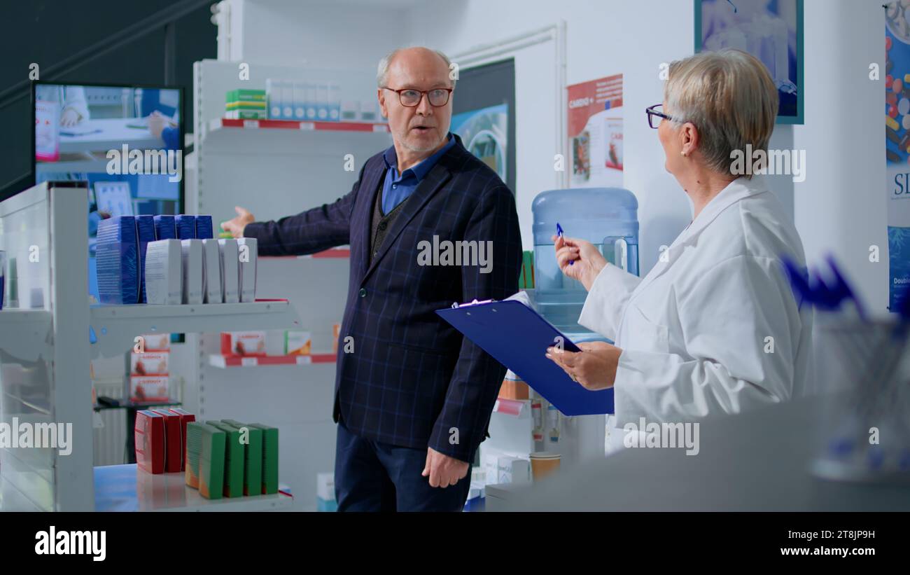 Pharmaceutical advertising tv hi-res stock photography and images - Alamy