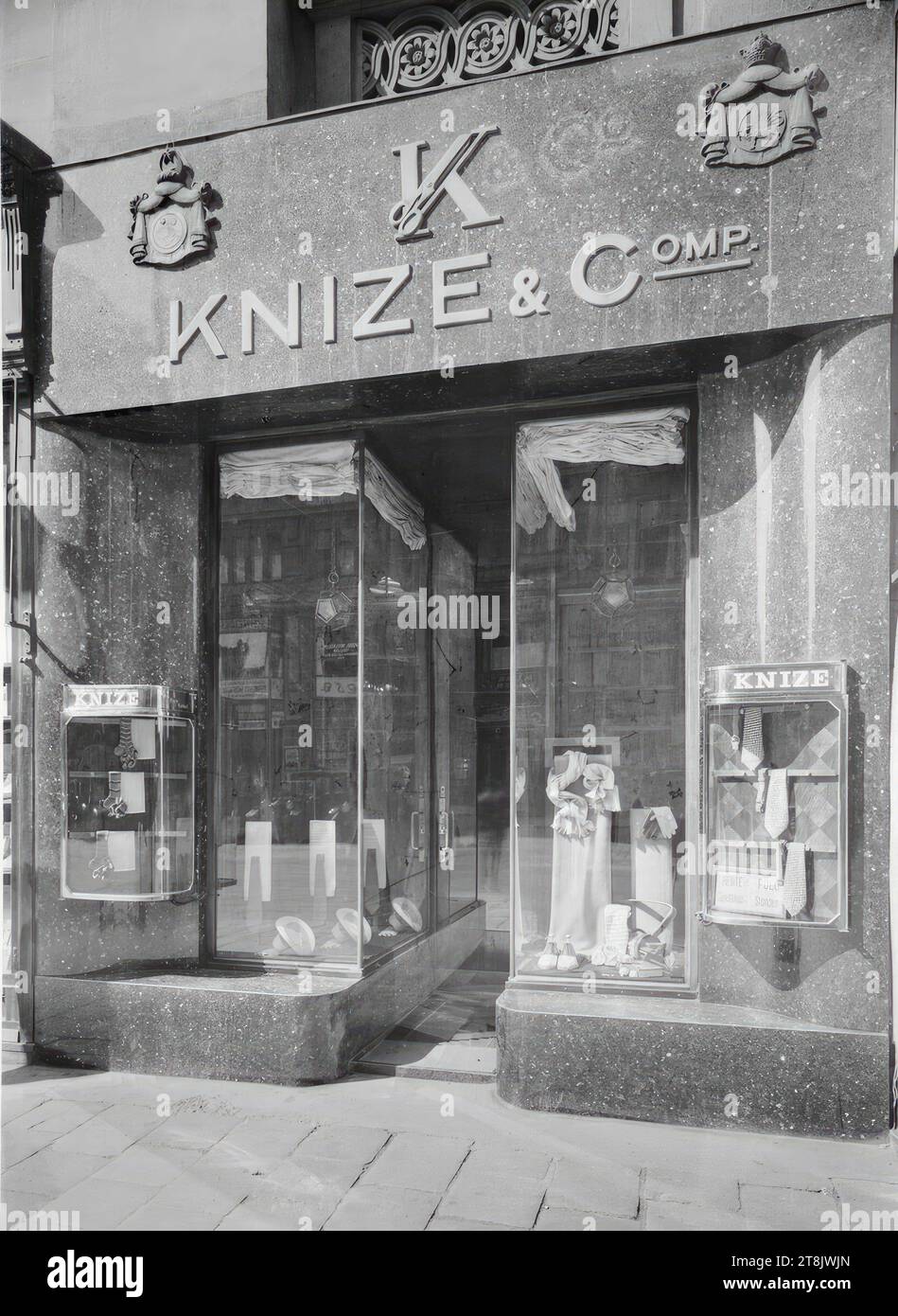 Negative glass hi-res stock photography and images - Alamy