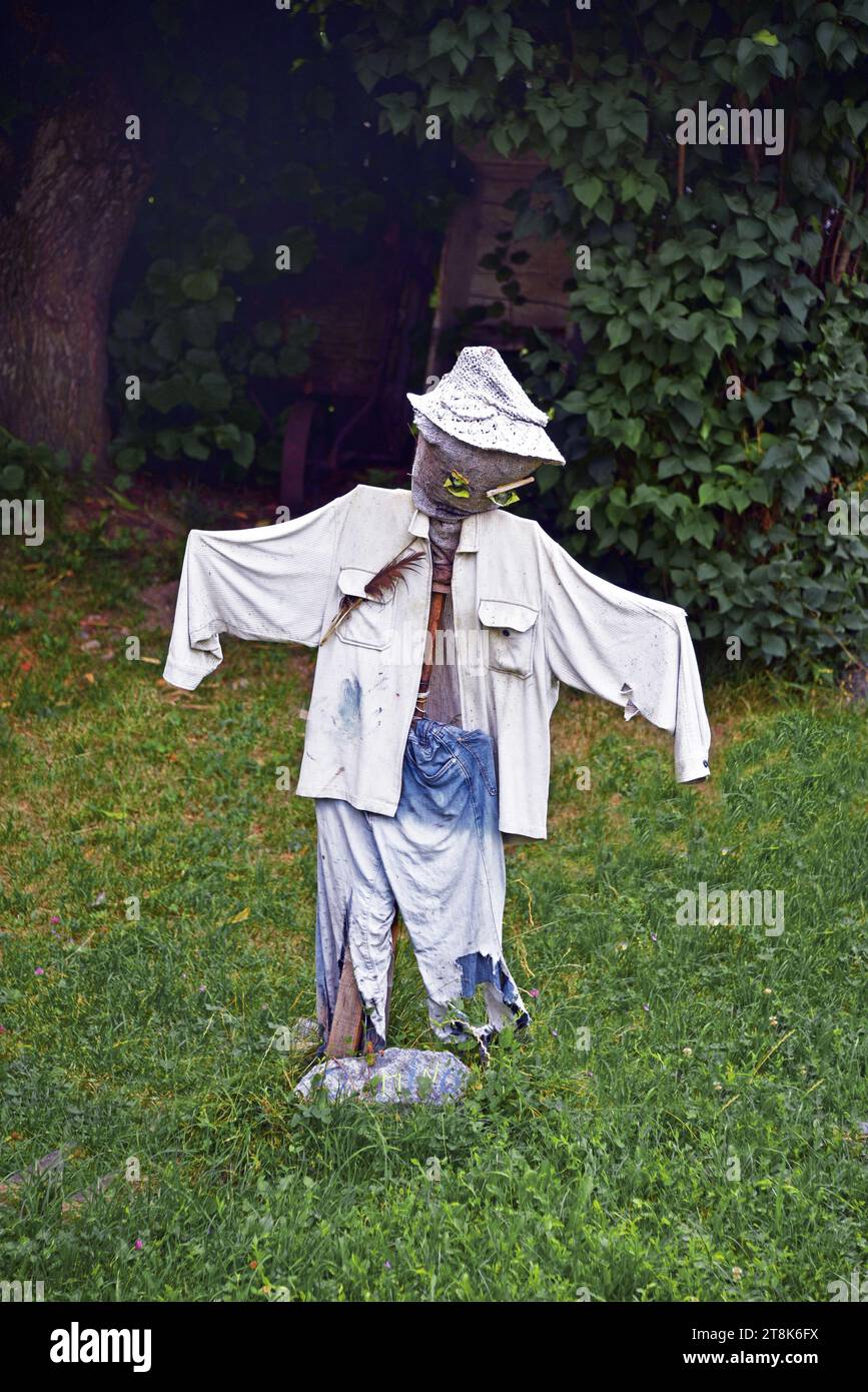 Scarecrow clothing hi-res stock photography and images - Alamy