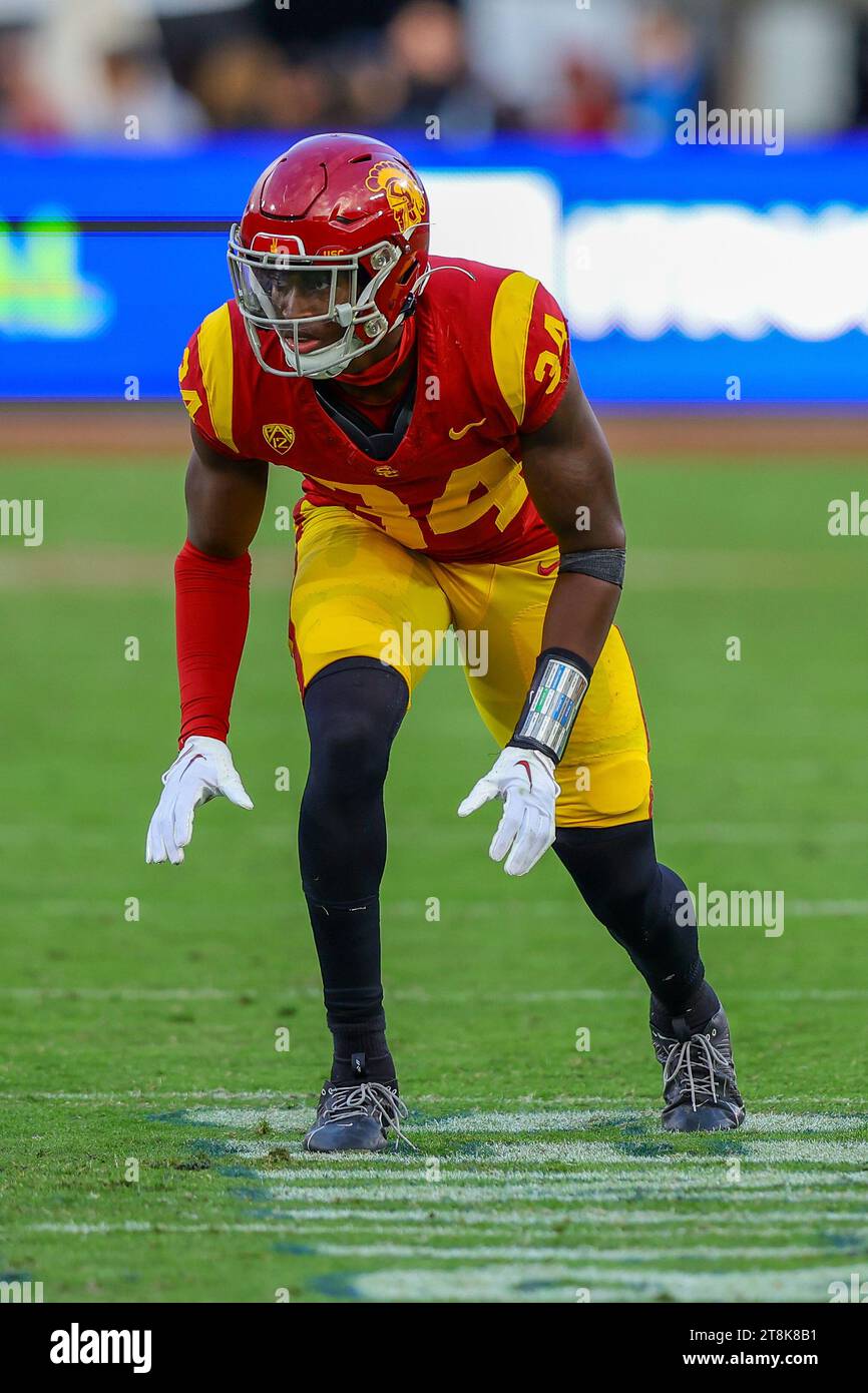 LOS ANGELES, CA - NOVEMBER 18: USC Trojans defensive end Braylan Shelby ...