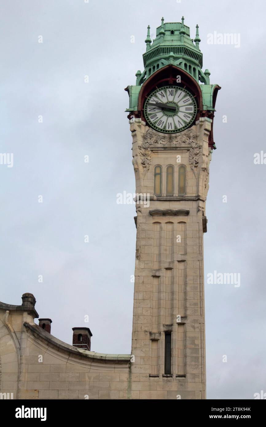 Rouen-Rive-Droite railway station clock Rue Verte, Rouen Normandy ...
