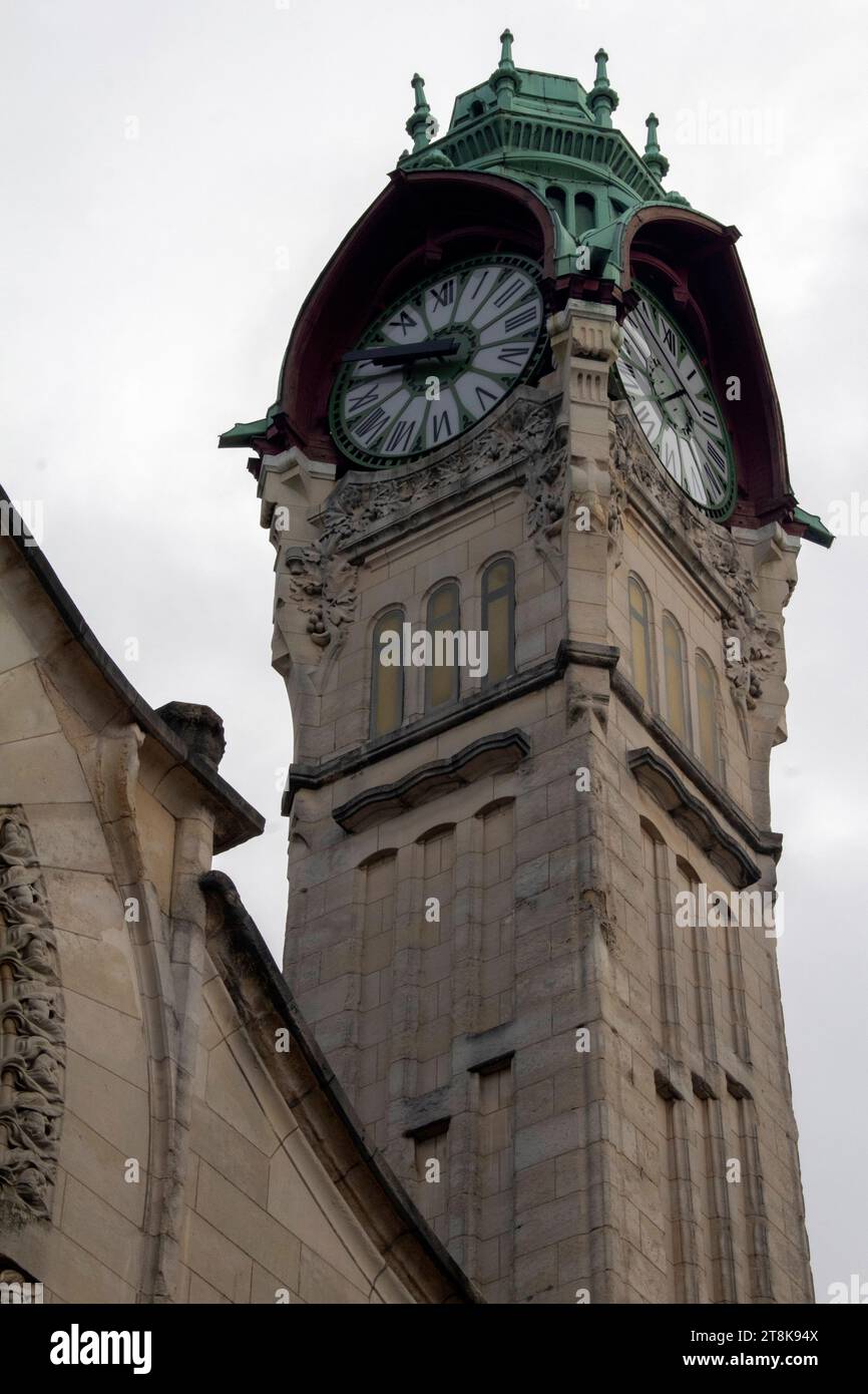 Rouen-Rive-Droite railway station clock Rue Verte, Rouen Normandy ...