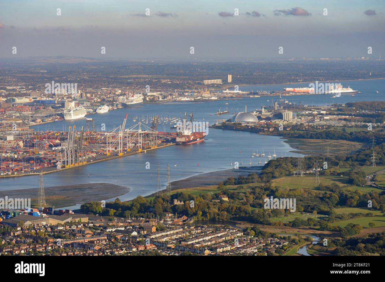 Major port and ships hi-res stock photography and images - Alamy